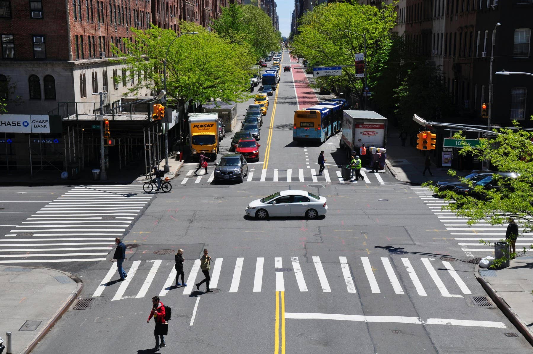 When Can You Turn Left on Red? Rules, States & Safety Tips - AxleAddict