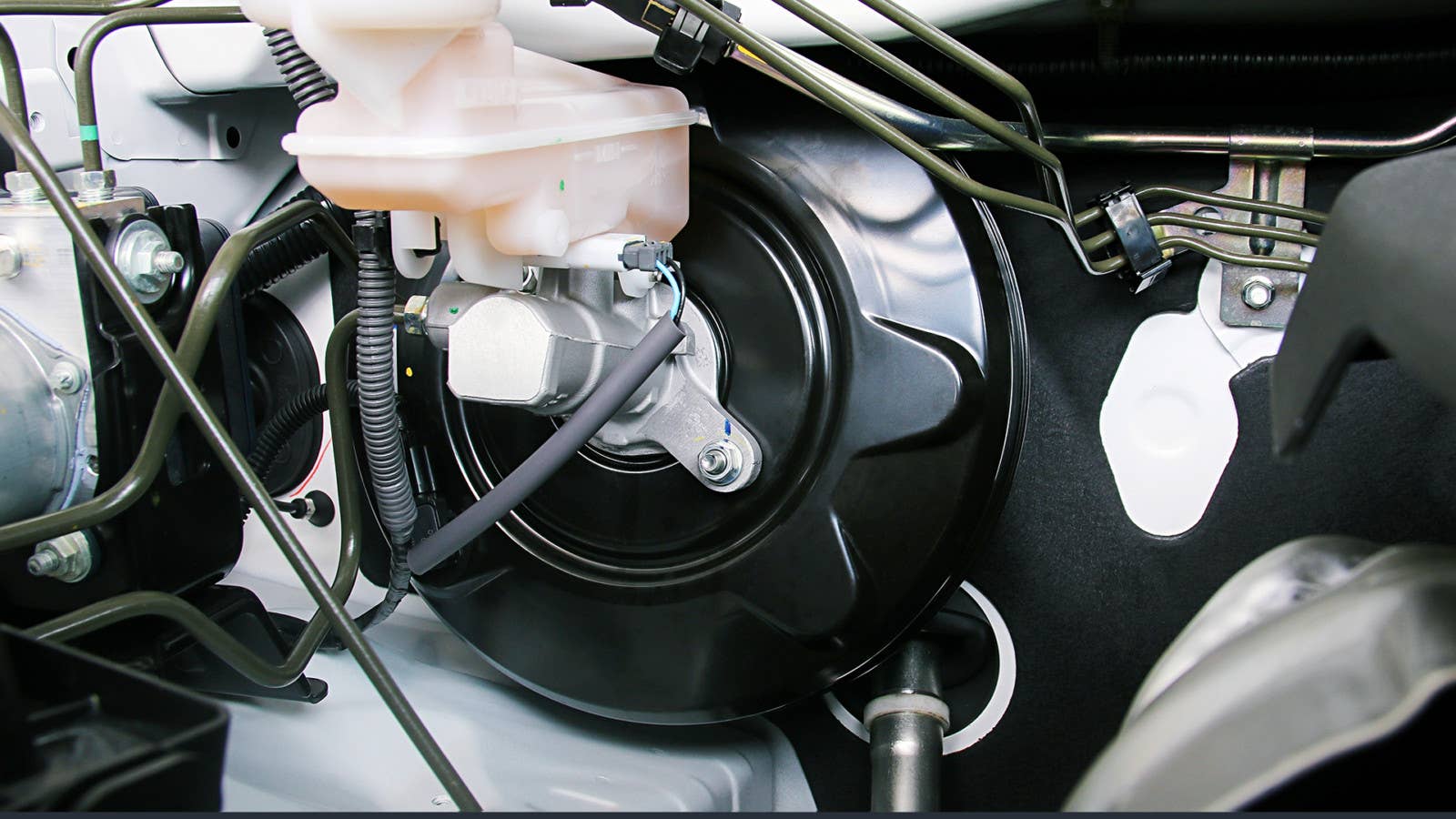 How to Test Brake Booster: Symptoms, Checks, and DIY Diagnosis - AxleAddict