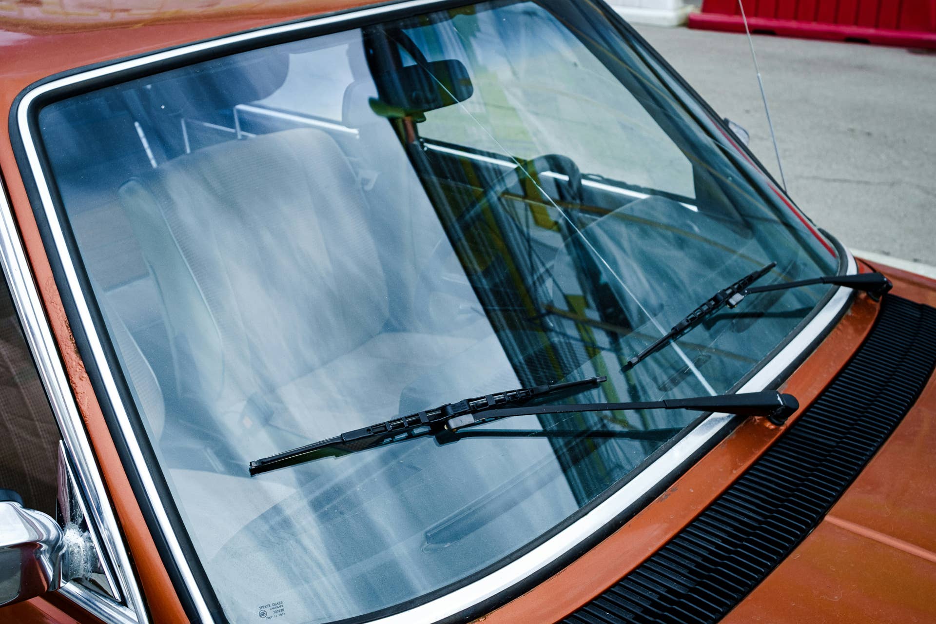 How to Clean Inside of Car Windshield Without Streaks - AxleAddict