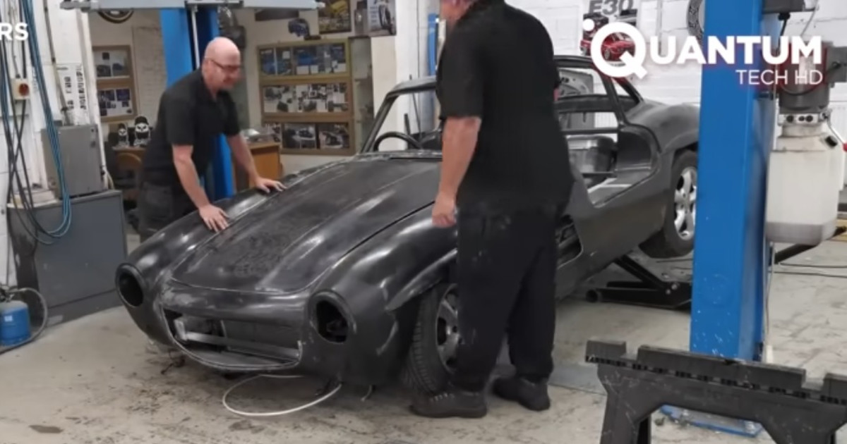 Custom Mercedes Gullwing Replica: SLK 320 Transformed into a 300 SL ...