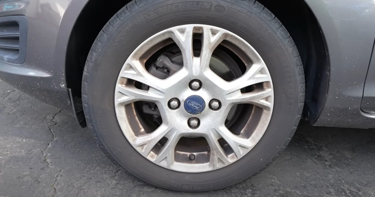 Clean Brake Dust Off Rims Fast and Safely - AxleAddict