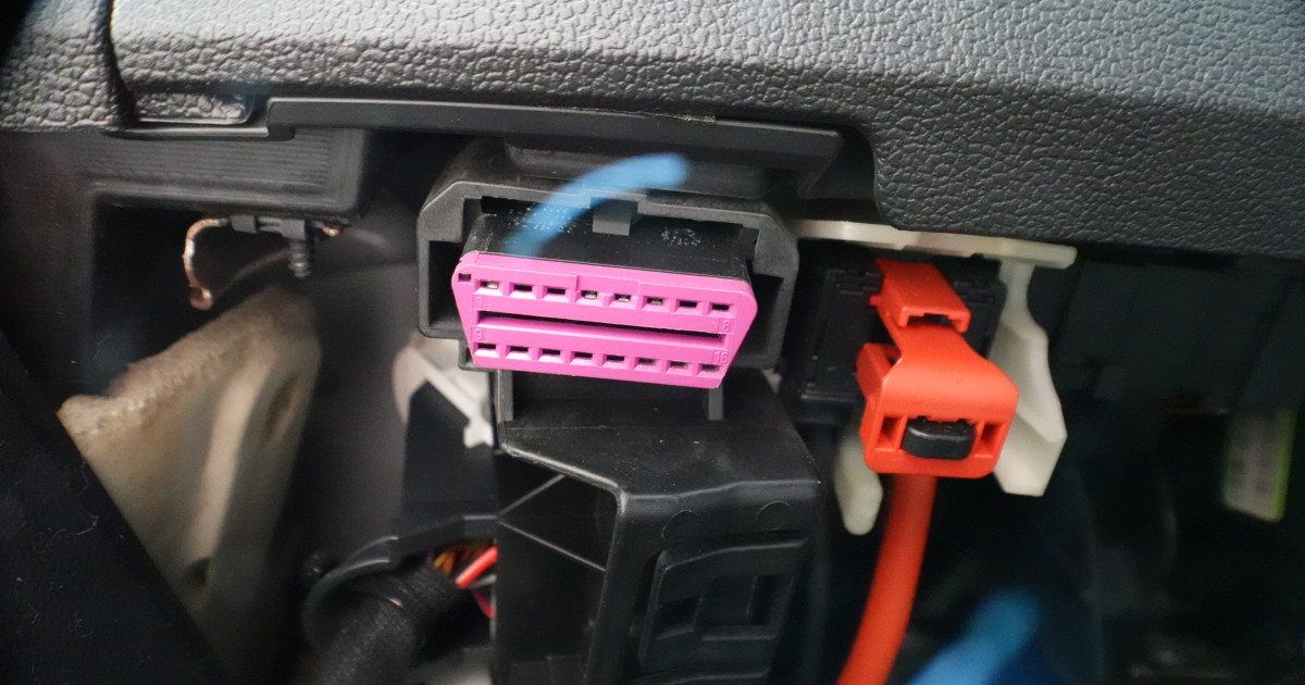 Step-By-Step Instructions of How To Use an OBD2 Scanner - AxleAddict