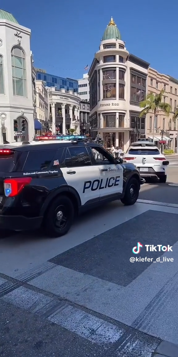 Who Gets the Ticket? LAPD Pulls Over a Driverless Waymo Taxi in Viral ...