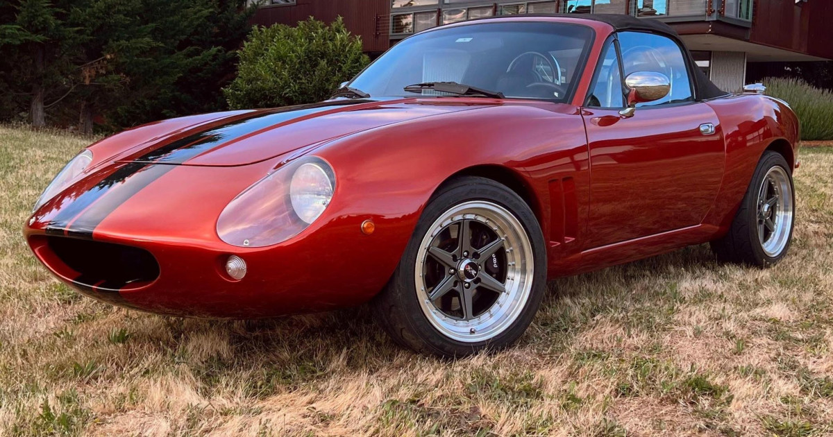 Mazda Miata With Ferrari Body Kits Delivers 235 HP From Ford V8 ...