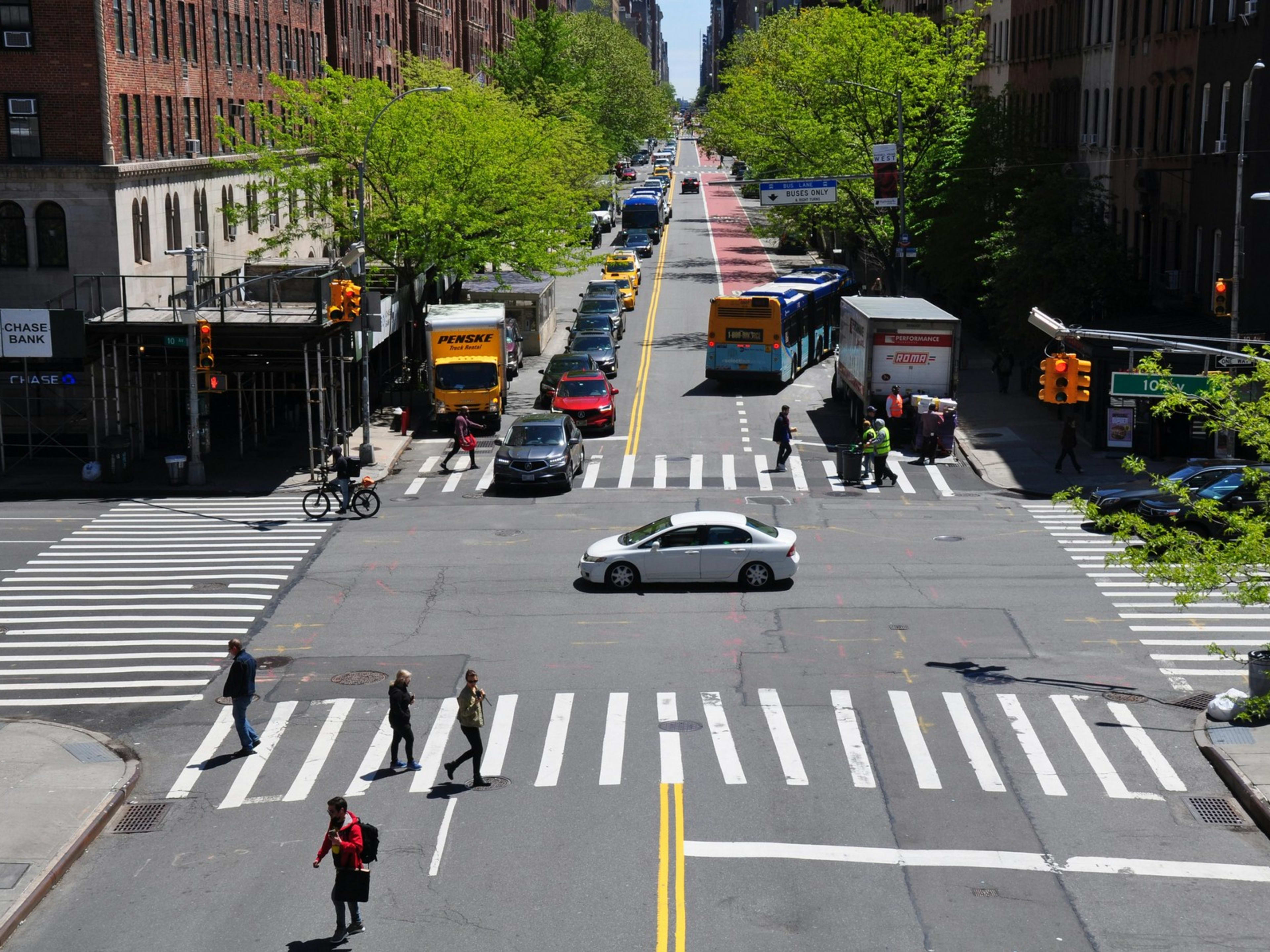 When Can You Turn Left on Red? Rules, States & Safety Tips - AxleAddict