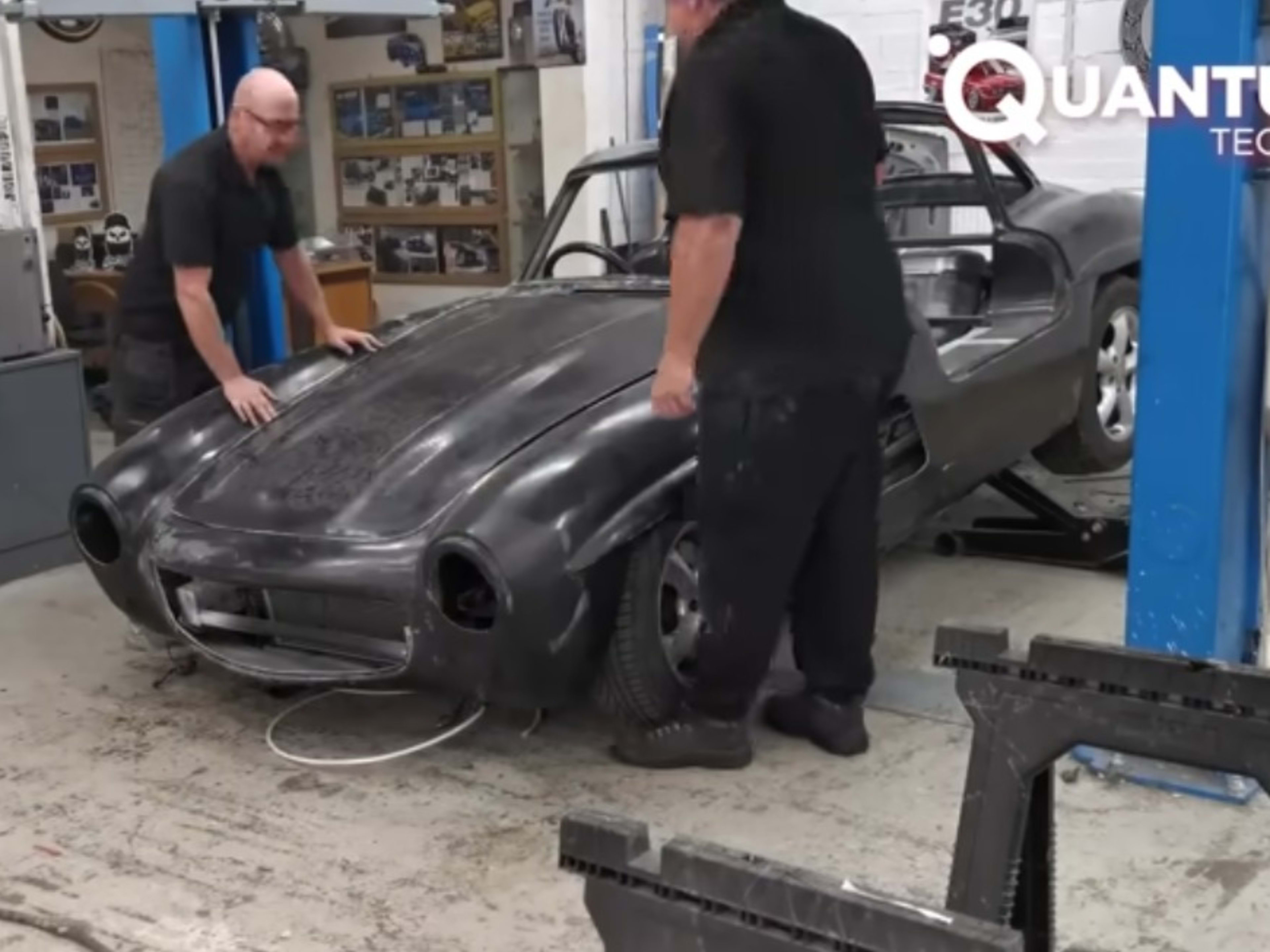 Custom Mercedes Gullwing Replica: SLK 320 Transformed into a 300 SL ...