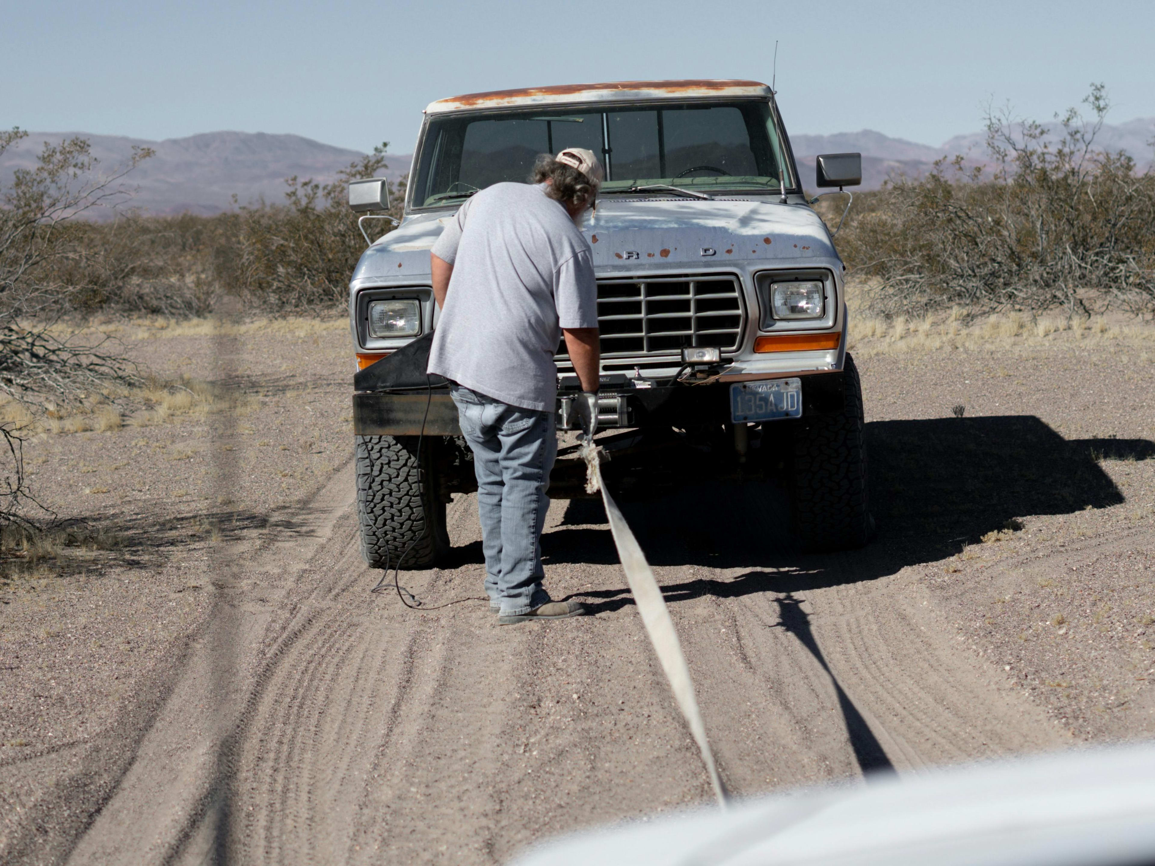 How to Tow a Car Safely: Methods, Tips & Transmission Rules - AxleAddict