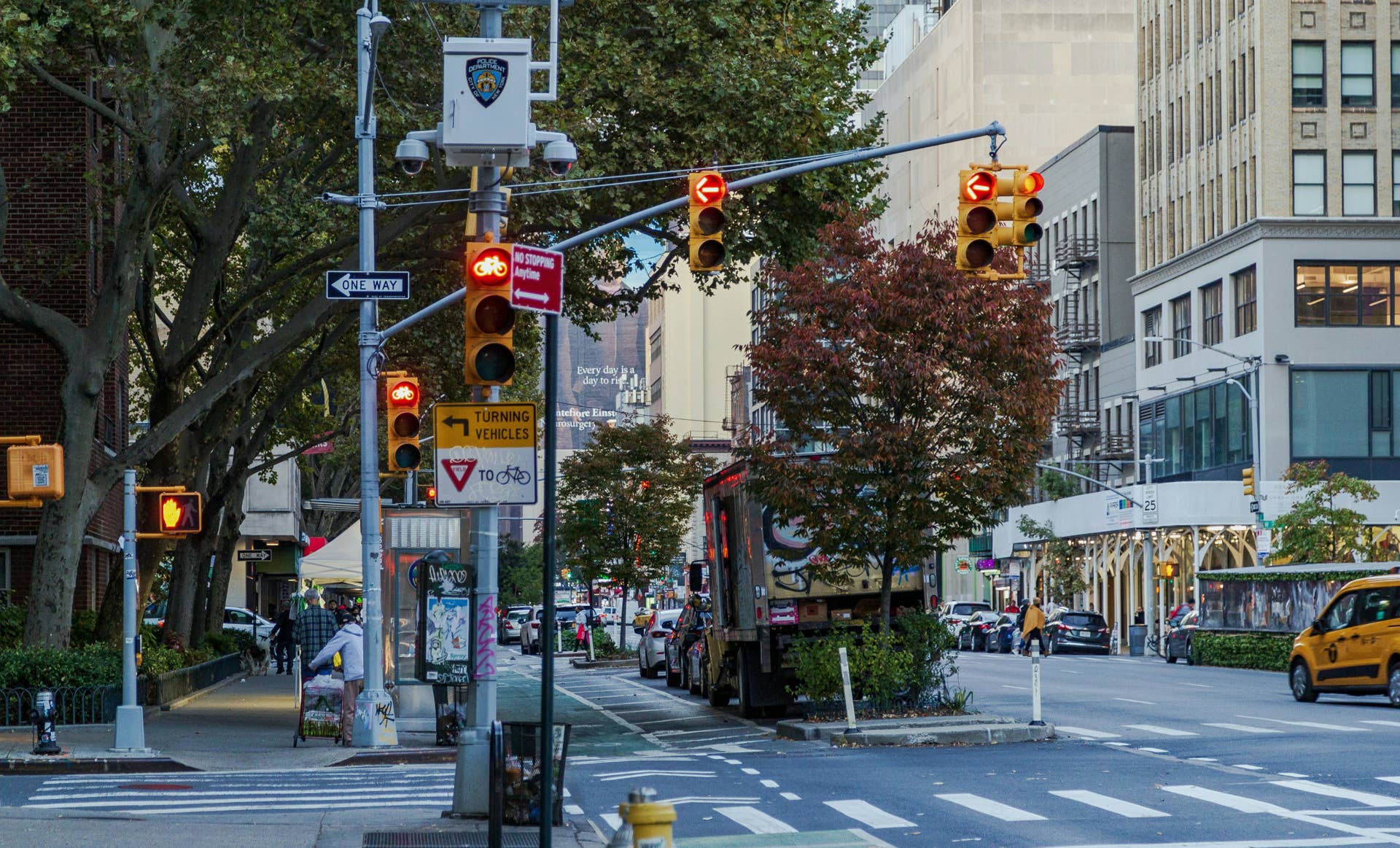 When Can You Turn Left on Red? Rules, States & Safety Tips - AxleAddict