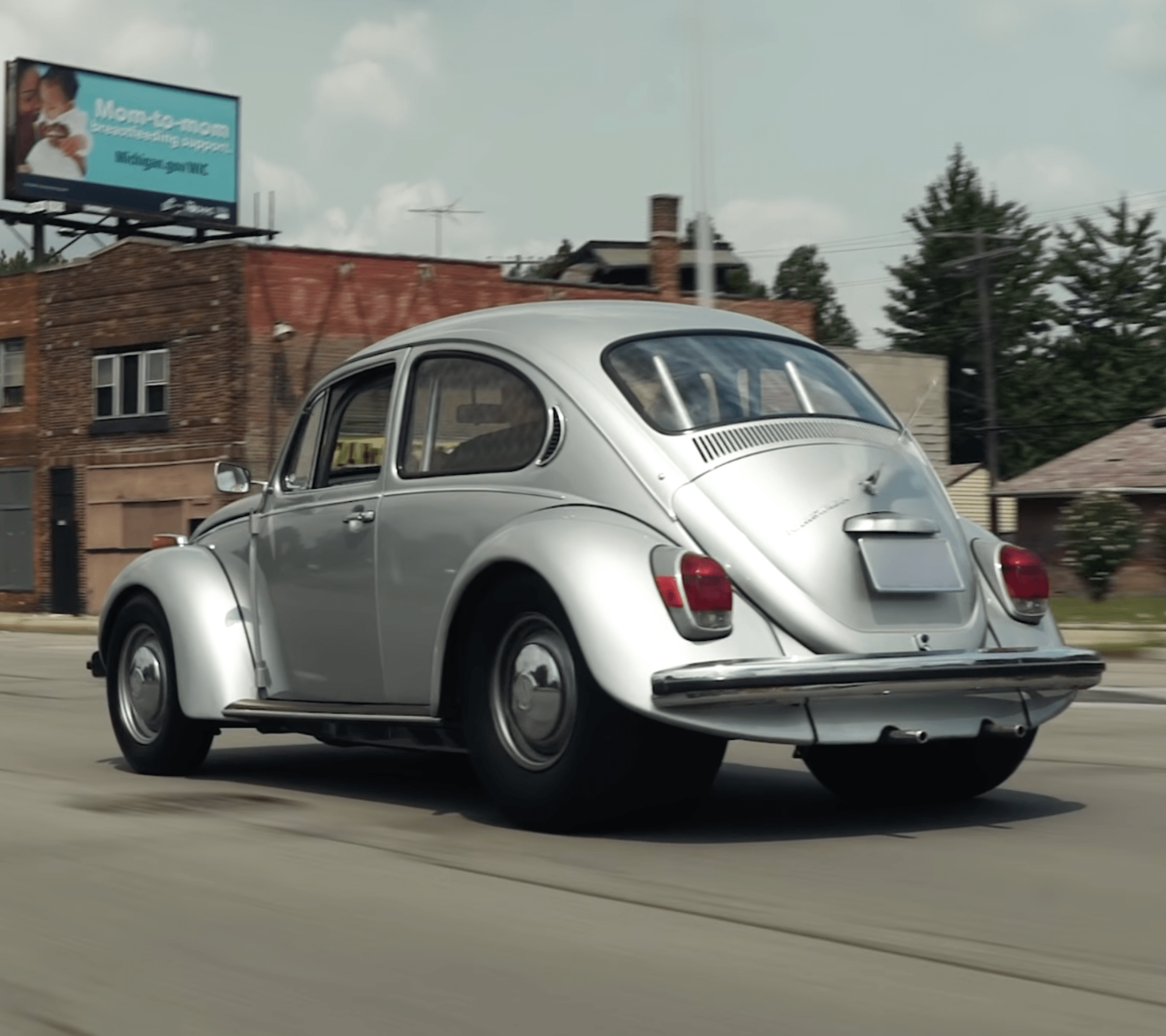 1972 Volkswagen Super Beetle Hides a 572 Big Block V8 - AxleAddict
