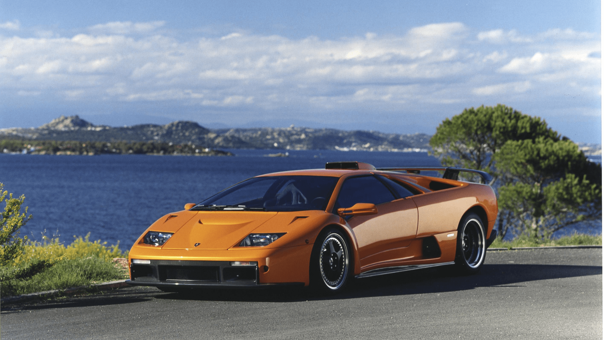 Lamborghini Diablo Turns 35: The Wild ’90s Supercar That Redefined ...