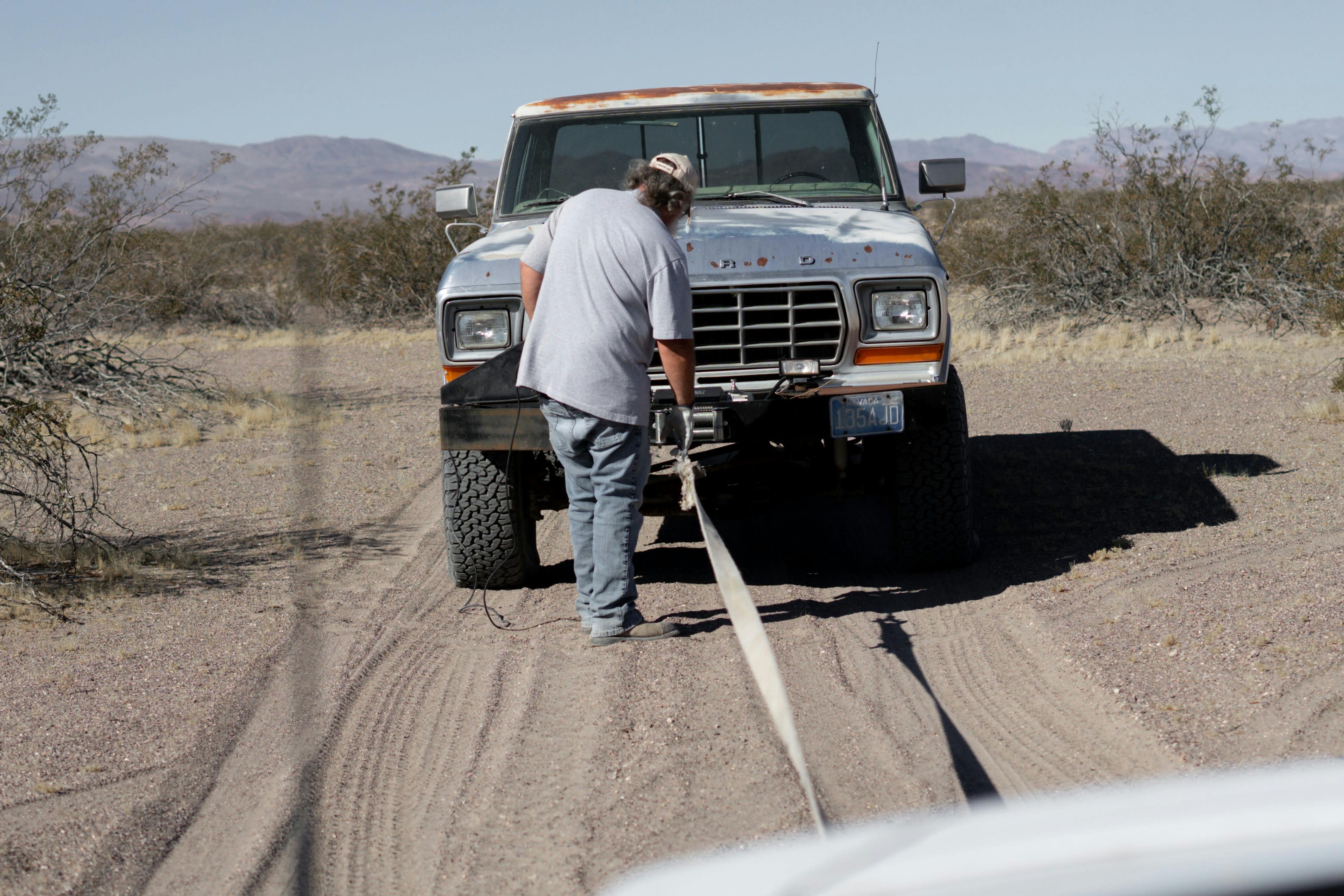 How to Tow a Car Safely: Methods, Tips & Transmission Rules - AxleAddict