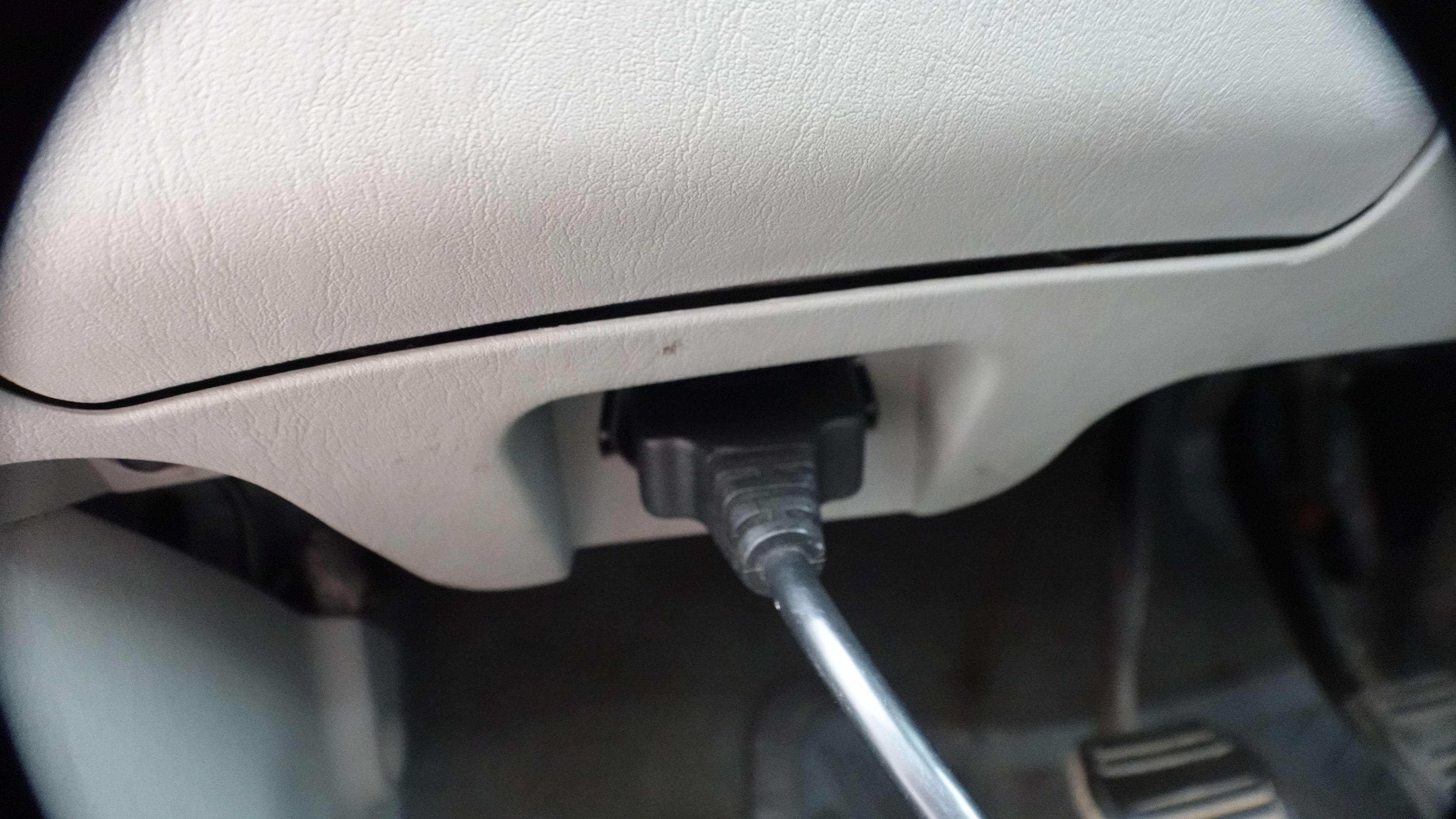 Step-By-Step Instructions of How To Use an OBD2 Scanner - AxleAddict