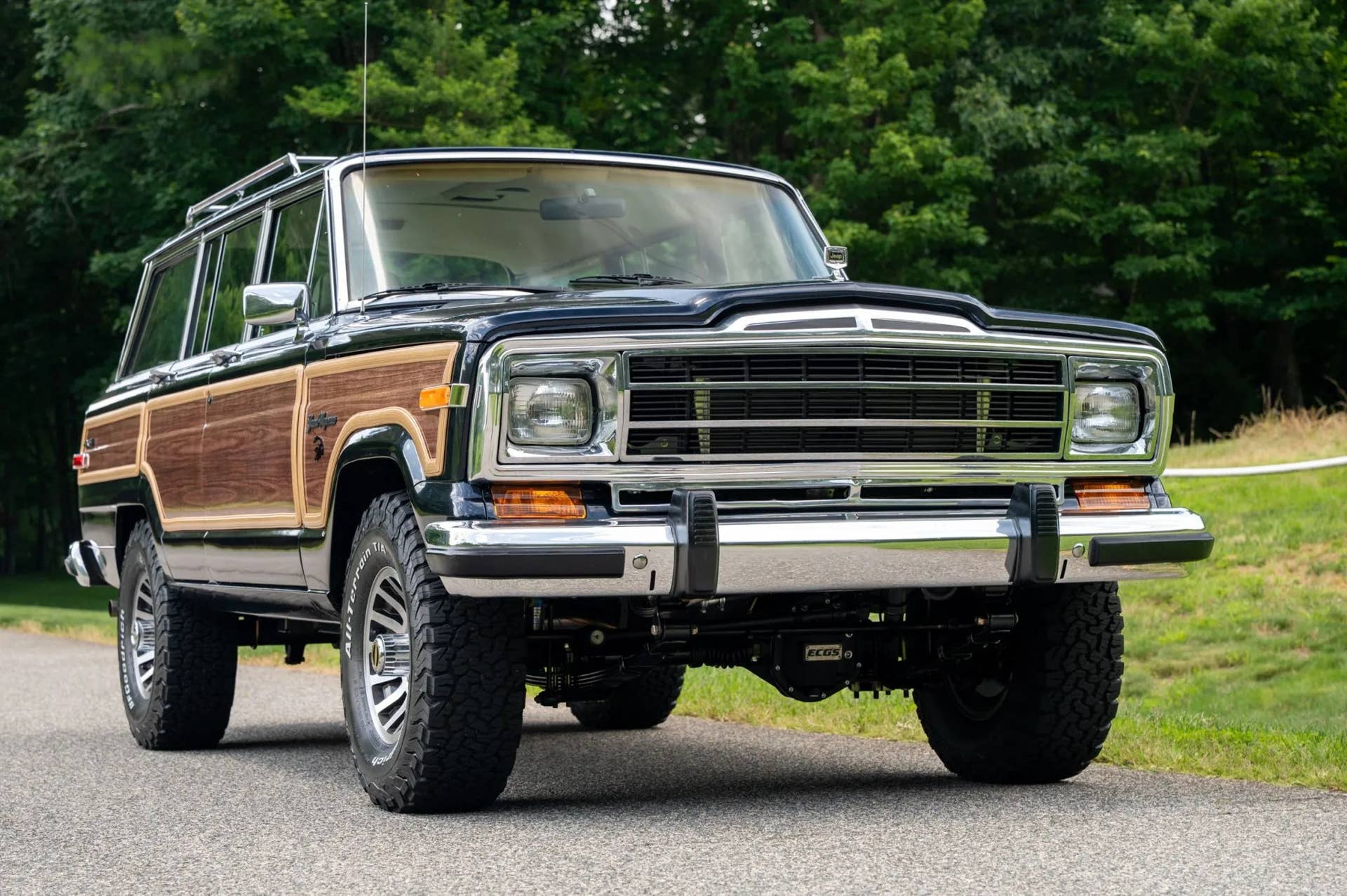 This ’91 Jeep Wagoneer Packs Hellcat Fury and Retro Glory - AxleAddict
