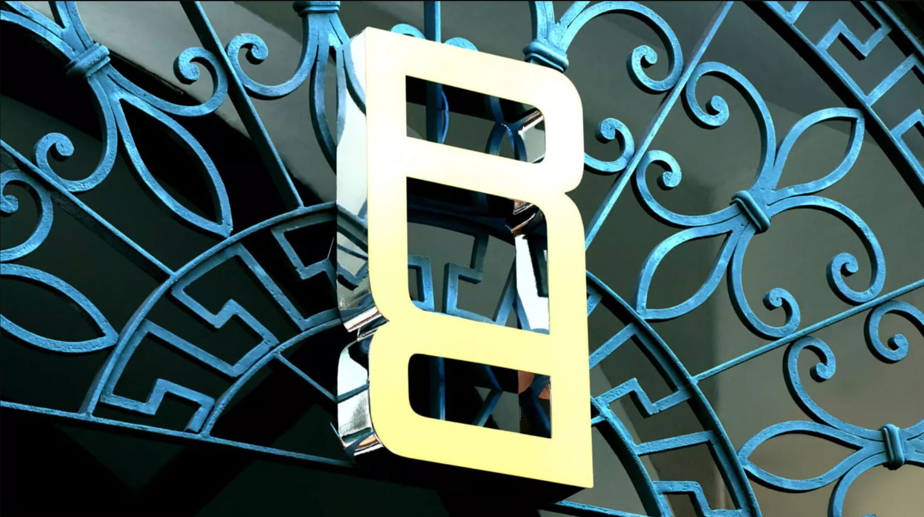 Range Rover new logo marks a departure from the old-school engineering ...