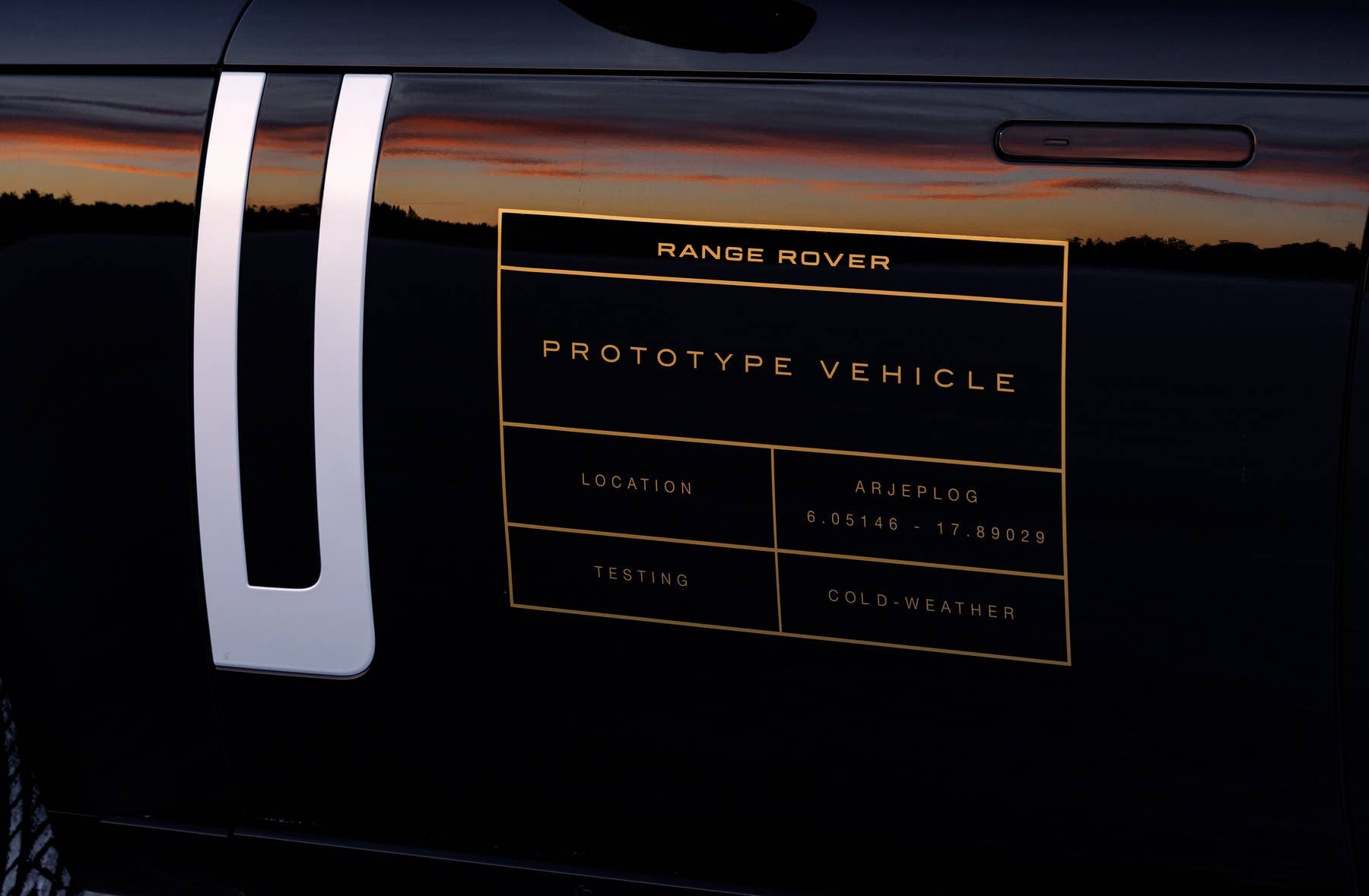 Range Rover new logo marks a departure from the old-school engineering ...