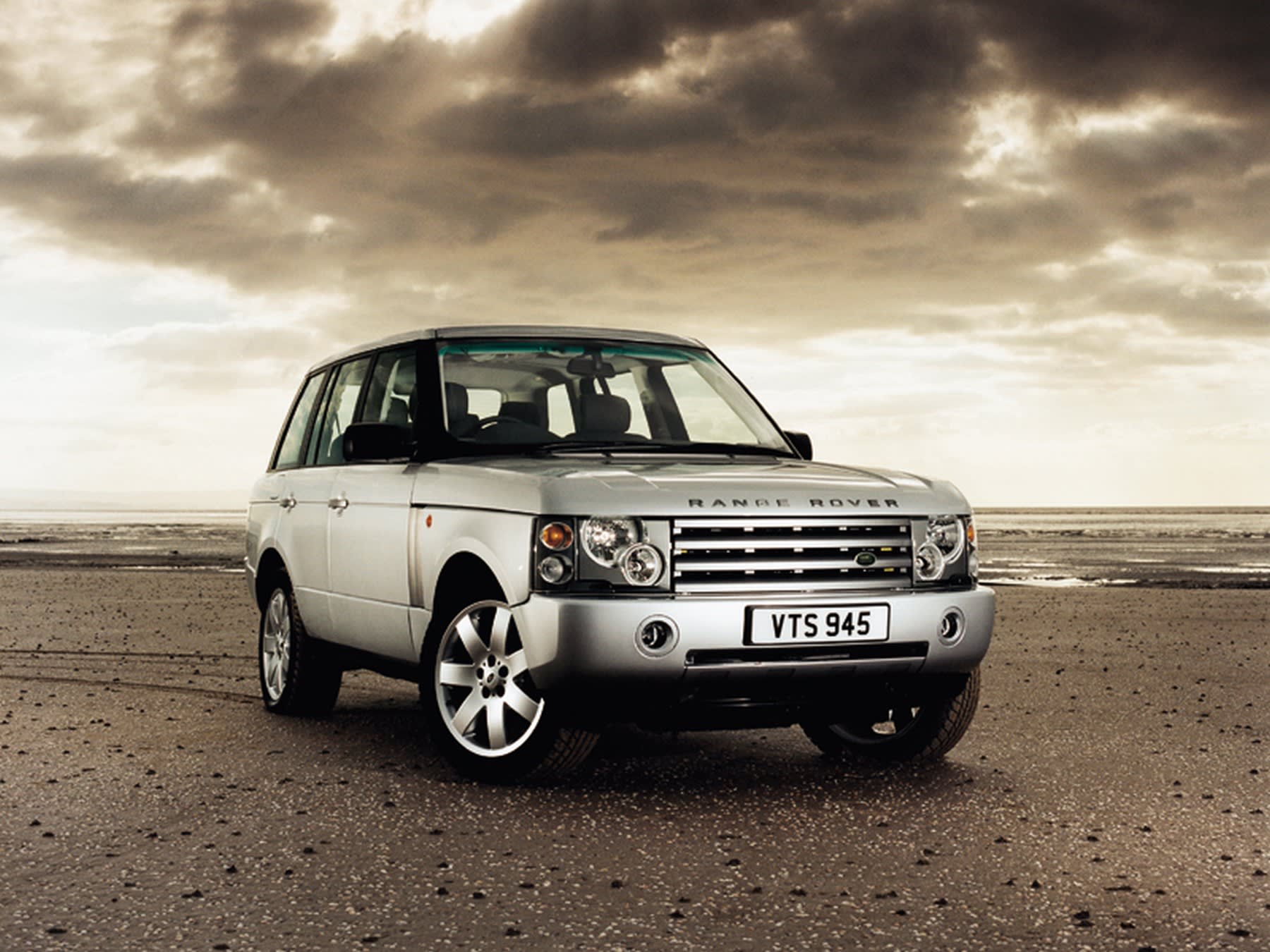 Range Rover new logo marks a departure from the old-school engineering ...