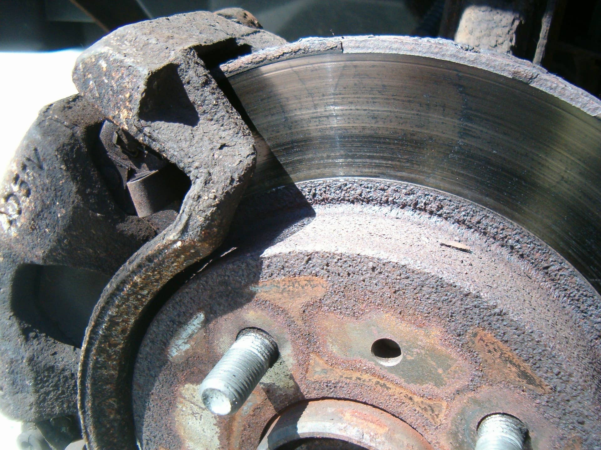 Learn what are the 3 types of brake noises - AxleAddict