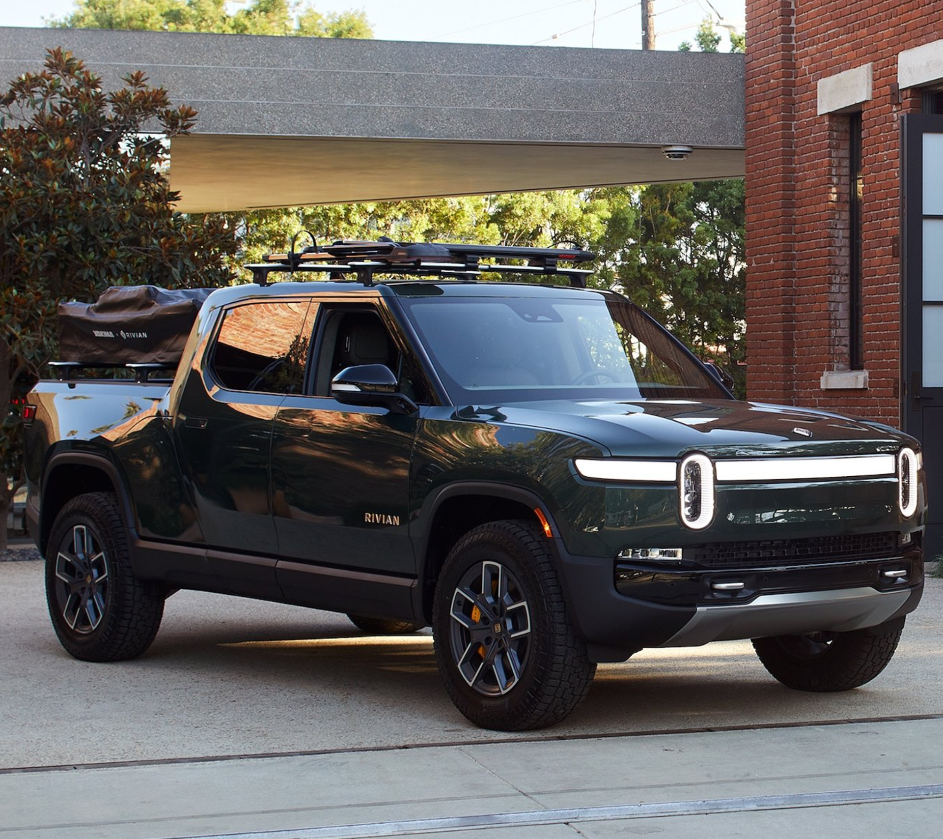 A Minor Fender Bender Turned Into a $22,000 Nightmare for This Rivian ...