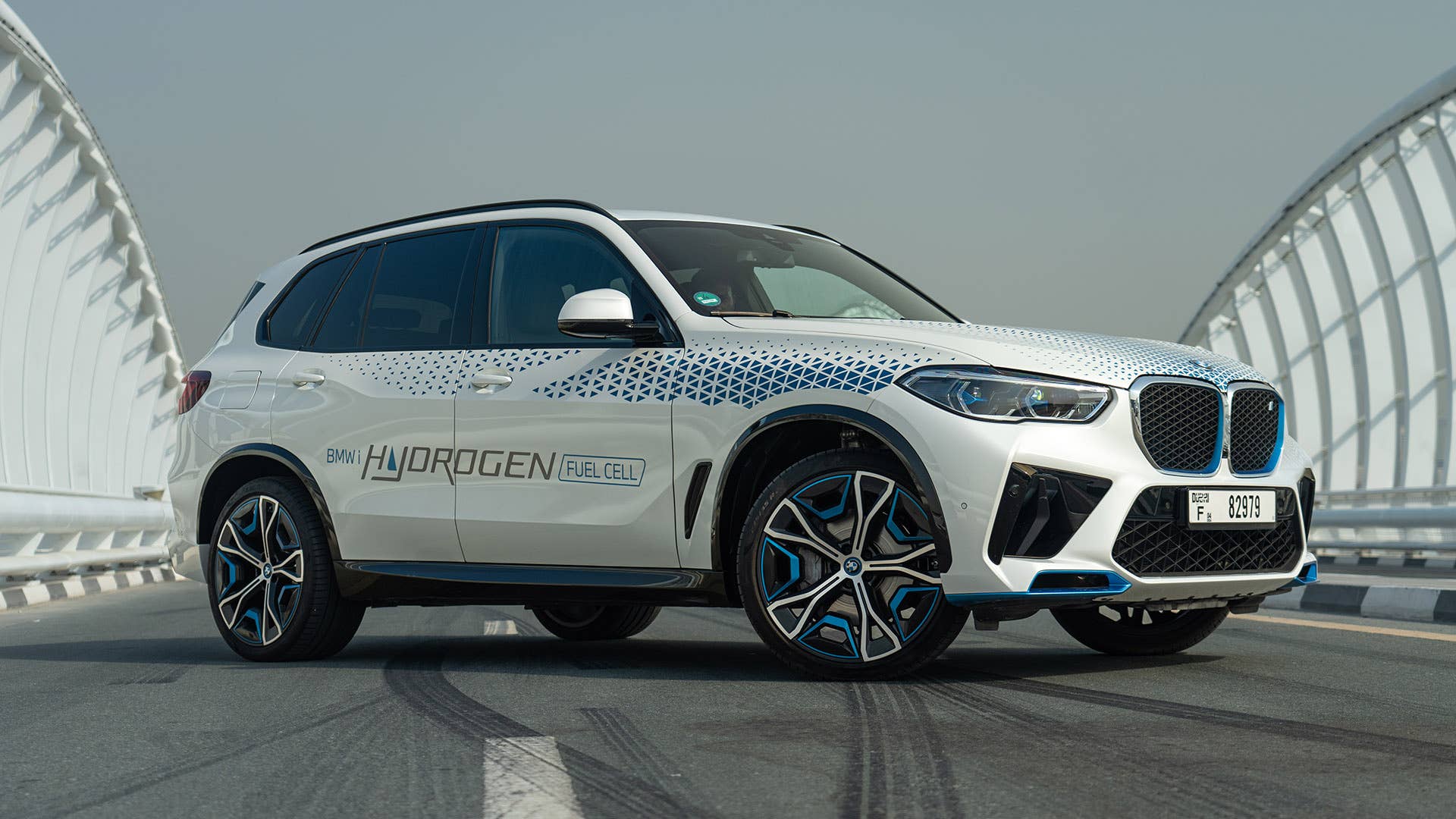 BMW X5 Adds Hydrogen Power to Become the World’s First SUV With Five ...