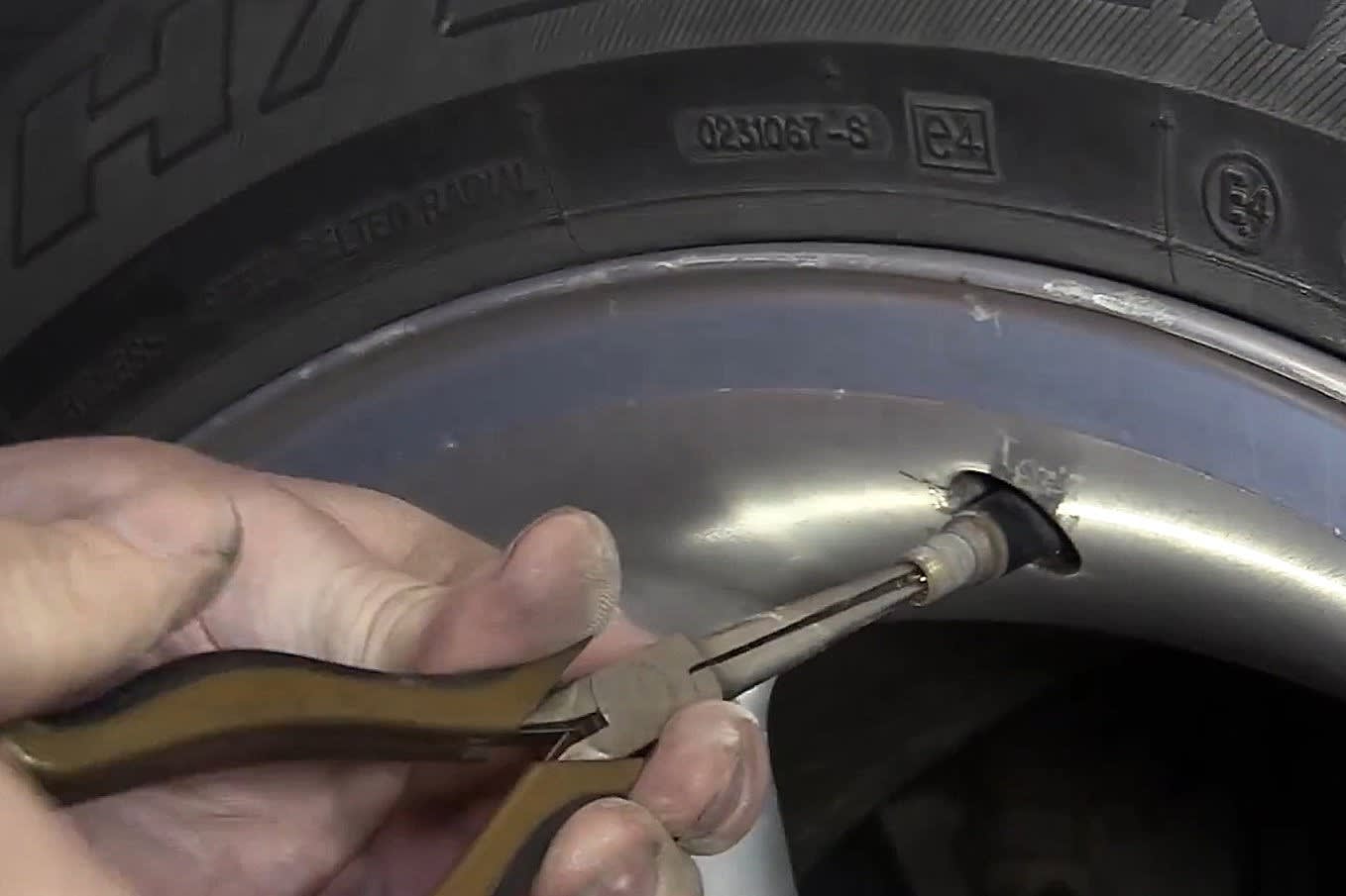 How to Lower Tire Pressure Safely | Step-by-Step Tire Deflation Guide ...