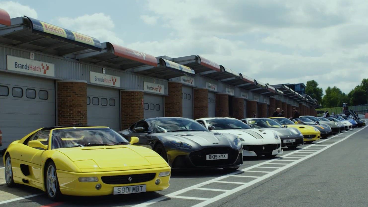 Gordon Ramsay’s Car Collection: Every Ferrari and Supercar He Owns ...