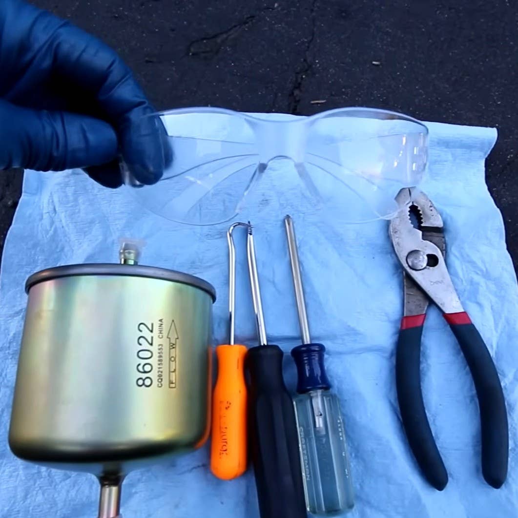 How to Replace a Fuel Filter: Easy DIY Car Guide - AxleAddict